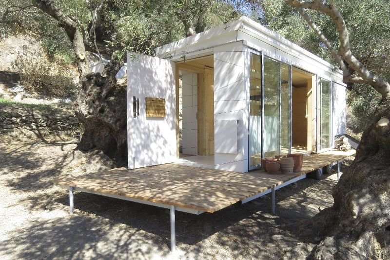 The Beginner’s Guide To Living Off Grid In A Tiny House - A DIY Projects